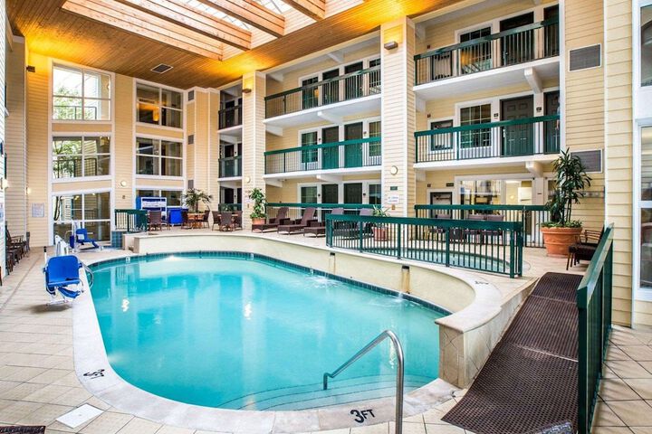 Econo Lodge Pigeon Forge Riverside Pigeon Forge | Bookonline.com