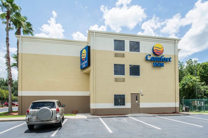 Comfort Inn & Suites DeLand near University DeLand | Bookonline.com