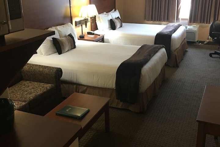 Expressway Suites Fargo Fargo | Bookonline.com