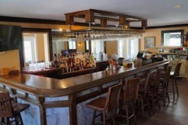 The Lucerne Inn Holden | Bookonline.com