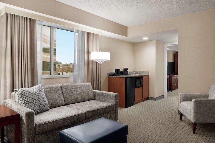 Embassy Suites by Hilton Cincinnati RiverCenter Covington | Bookonline.com