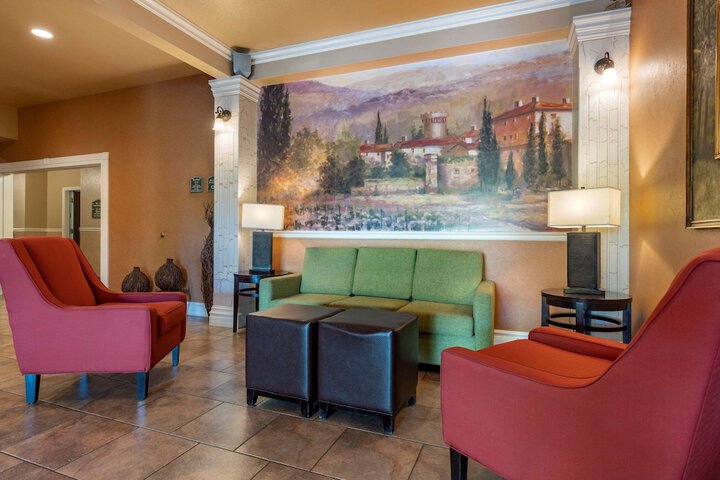 Comfort Inn & Suites Ukiah Mendocino County Ukiah | Bookonline.com