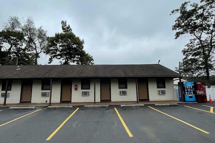 112 Motel Medford | Bookonline.com