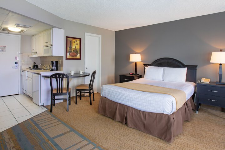 Enclave Hotel & Suites Orlando a staySky Hotel & Resort Orlando ...