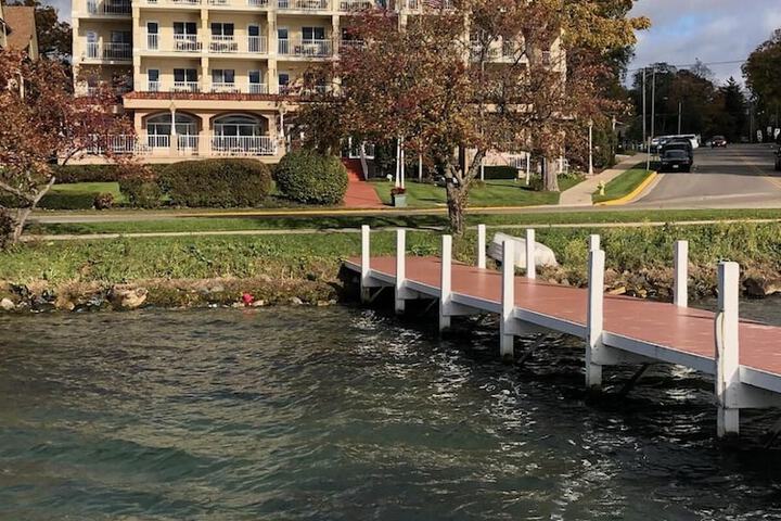 Bella Vista Suites Lake Geneva | Bookonline.com
