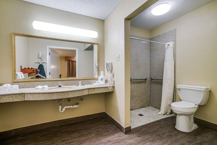 Quality Inn & Suites Dallas Cityplace Dallas | Bookonline.com