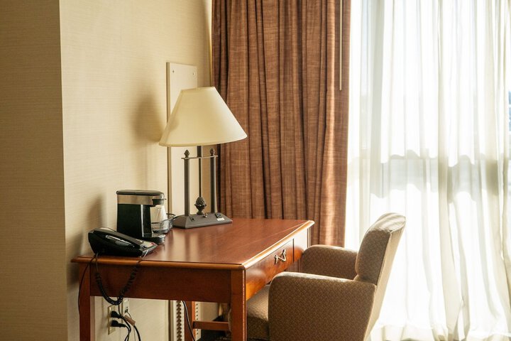 Hotel Topeka at City Center Topeka | Bookonline.com