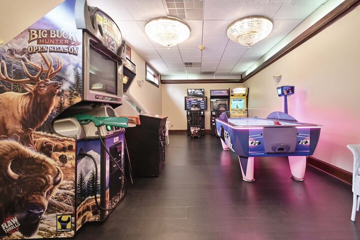 Four Seasons Island Resort Pembine | Bookonline.com