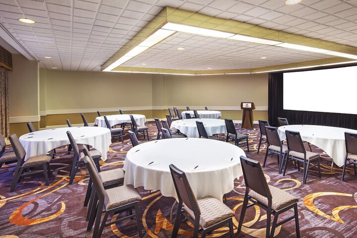 Sheraton Inner Harbor Hotel Baltimore | Bookonline.com