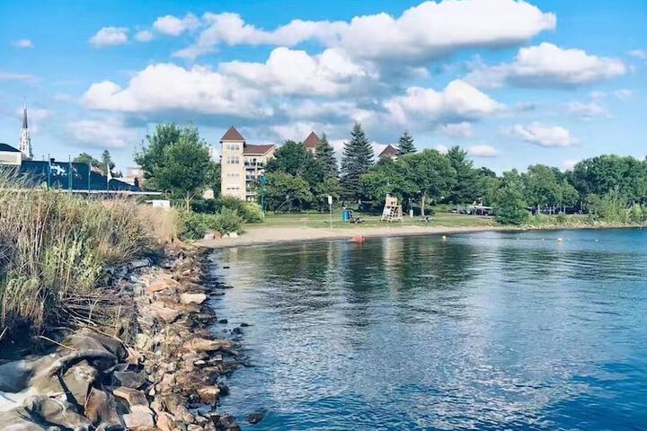 Auberge Du Grand Lac Magog | Bookonline.com
