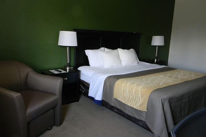 Boarders Inn & Suites by Cobblestone Hotels Munising Munising ...
