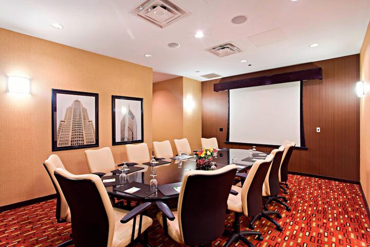 Courtyard by Marriott Chicago Magnificent Mile Chicago | Bookonline.com