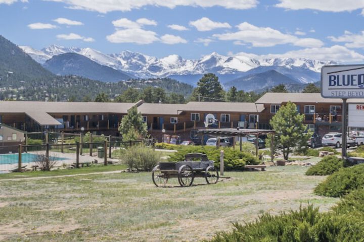 Blue Door Inn Estes Park | Bookonline.com