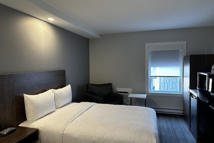 Travelodge by Wyndham Regina Regina | Bookonline.com