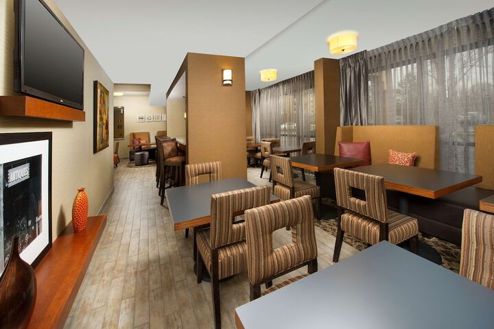 Hampton Inn Rochester Greece Rochester | Bookonline.com