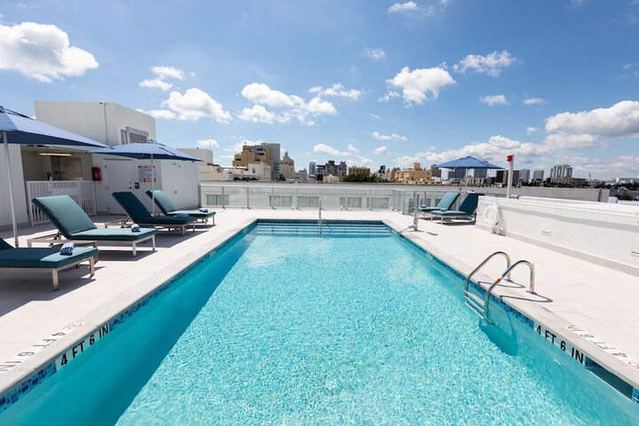 The Penguin Hotel Miami Beach | Bookonline.com