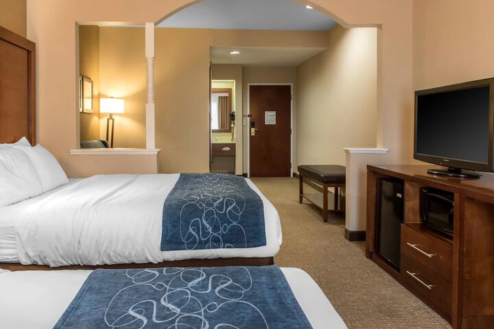 Comfort Suites Scranton near Montage Mountain Moosic | Bookonline.com