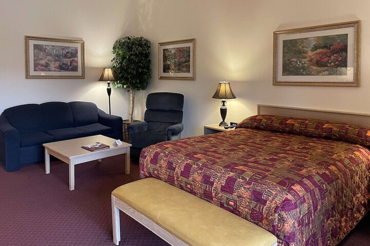 Edgewater Inn and Suites Coos Bay | Bookonline.com