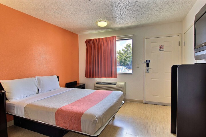 Motel 6 Austin TX Austin | Bookonline.com