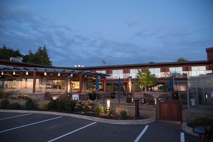 Qualicum Beach Inn Qualicum Beach | Bookonline.com