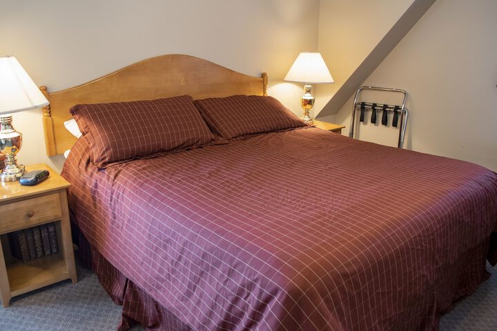 Crandell Mountain Lodge Waterton Park | Bookonline.com