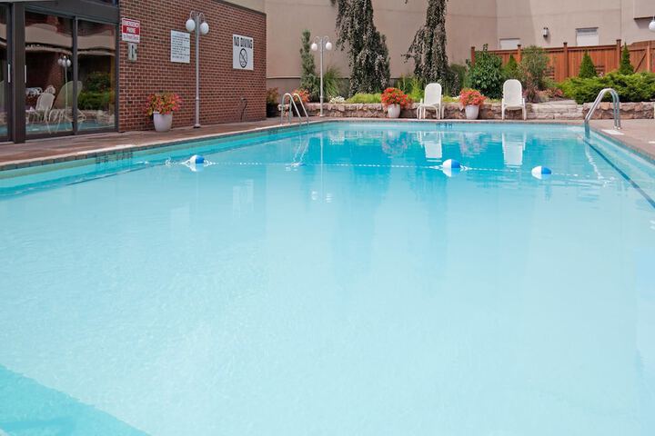 Holiday Inn Niagara Falls by The Falls an IHG Hotel Niagara Falls ...