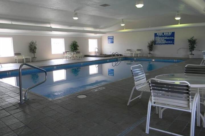 Boarders Inn & Suites by Cobblestone Hotels Munising Munising ...