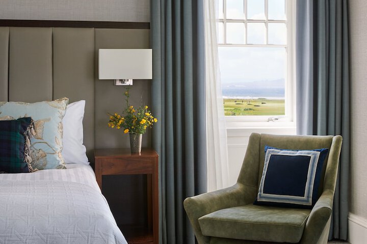 Marine Troon Troon | Bookonline.com