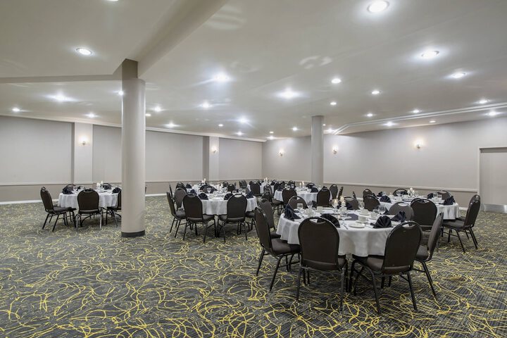 Delta Hotels by Marriott Regina Regina | Bookonline.com