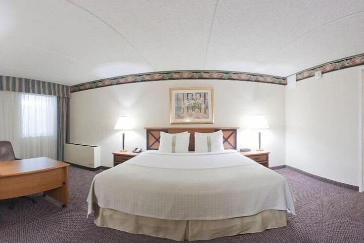 Holiday Inn Manitowoc an IHG Hotel Manitowoc | Bookonline.com