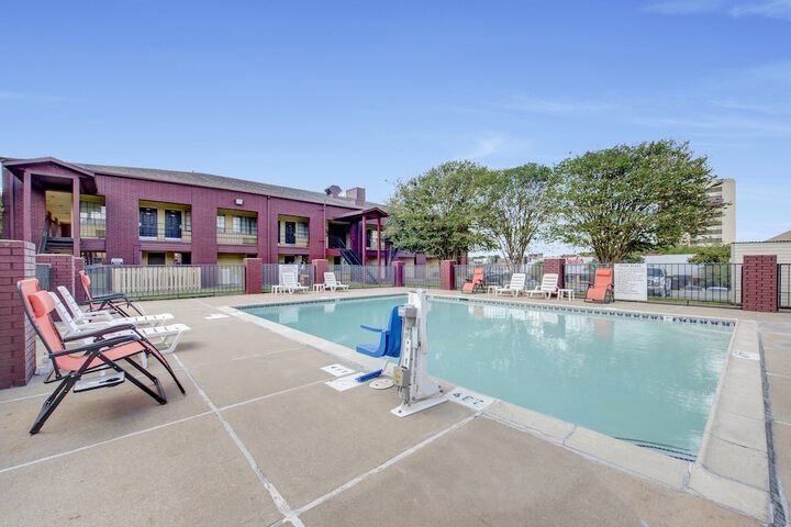 Days Inn by Wyndham College Station University Drive College Station ...