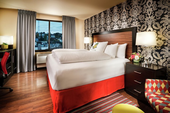 Staypineapple The Maxwell Hotel Seattle Center Seattle Seattle ...