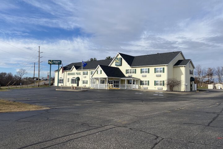 Quality Inn Mauston | Bookonline.com