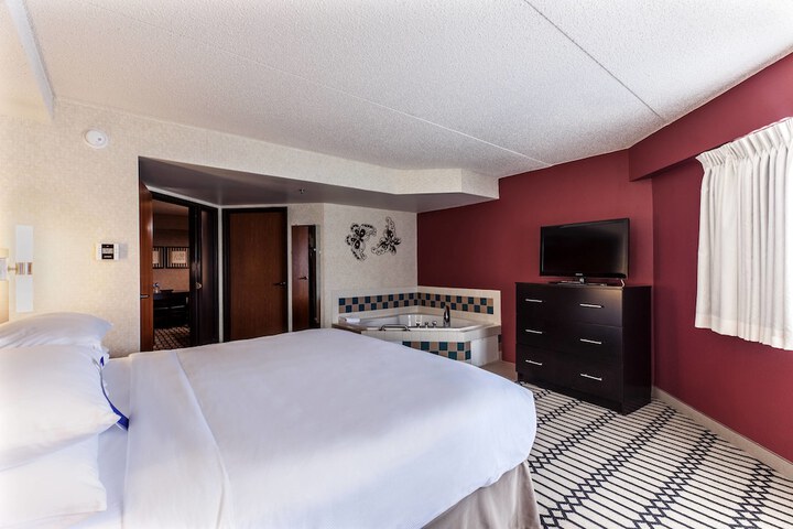 Delta Hotels by Marriott Fargo Fargo | Bookonline.com