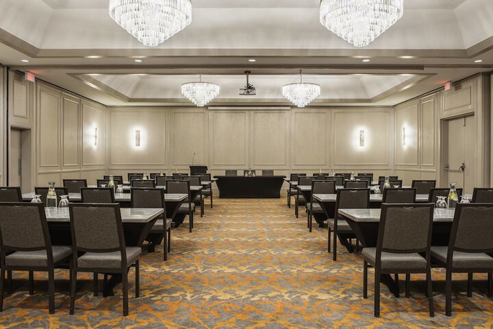 Holiday Inn Winnipeg South an IHG Hotel Winnipeg | Bookonline.com