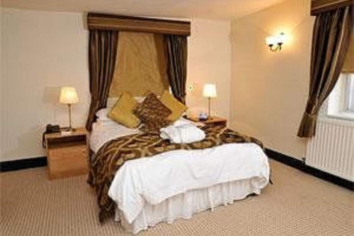 The Barn Hotel Ruislip | Bookonline.com