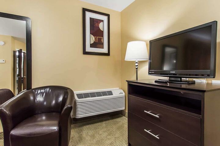 Quality Inn Moncton | Bookonline.com