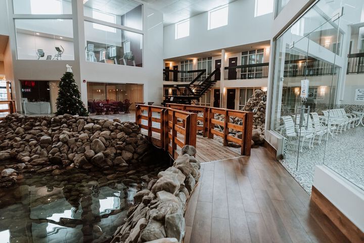 Coast Nisku Inn & Conference Centre Nisku | Bookonline.com