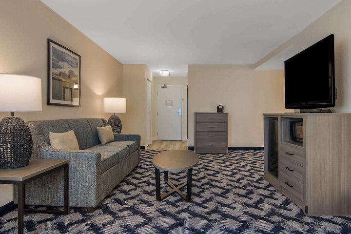 The Inn on Maritime Bay Ascend Hotel Collection Manitowoc | Bookonline.com