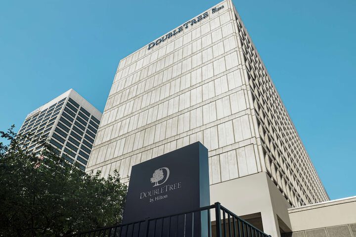 DoubleTree by Hilton Newark Penn Station Newark | Bookonline.com