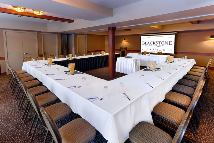 Blackstone Mountain Lodge by CLIQUE Canmore | Bookonline.com