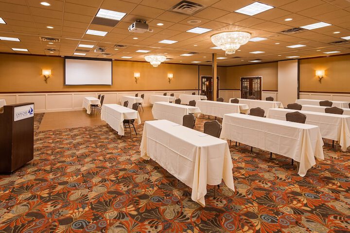 Best Western Plus White Bear Country Inn White Bear Lake | Bookonline.com