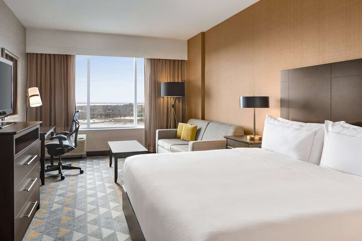 DoubleTree by Hilton Pointe Claire Montreal Airport West Pointe Claire | Bookonline.com