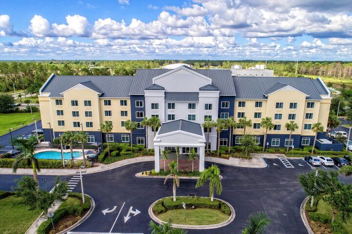 Fairfield Inn & Suites by Marriott Naples Naples | Bookonline.com