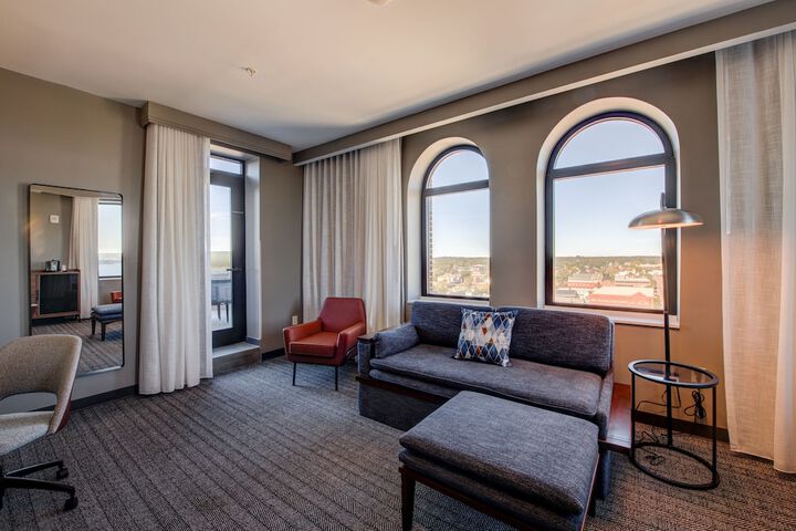 Threefoot Hotel Meridian, a Tribute Portfolio Hotel Meridian ...