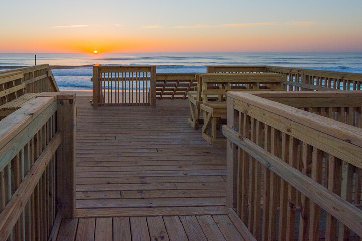 Holiday Inn Express Nags Head Oceanfront an IHG Hotel Nags Head ...