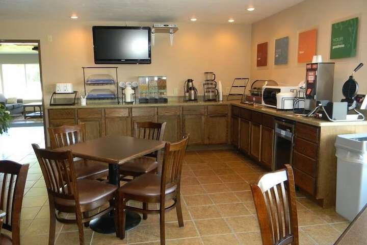 Boarders Inn & Suites by Cobblestone Hotels Munising Munising ...