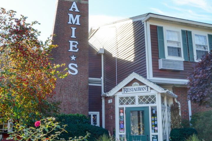 Lamies Inn and The Old Salt Restaurant Hampton | Bookonline.com