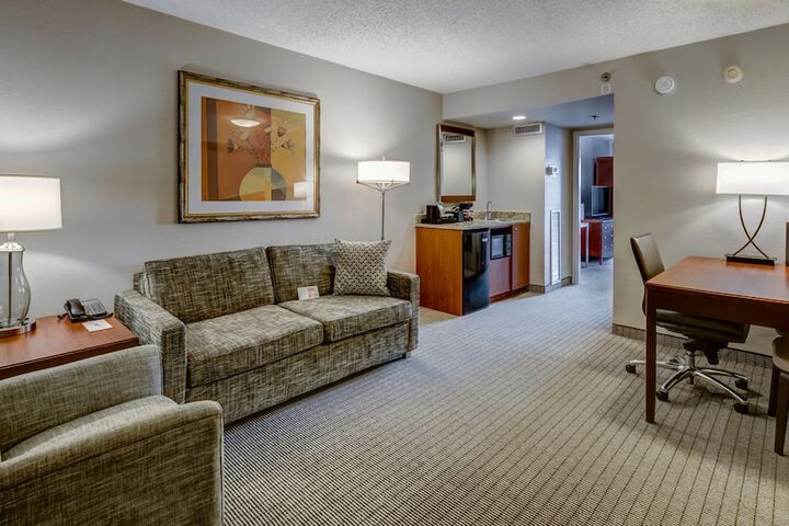 Embassy Suites by Hilton Cincinnati RiverCenter Covington | Bookonline.com