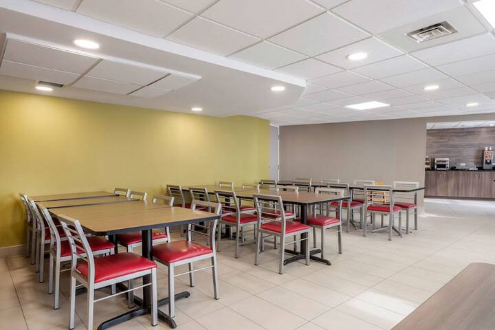 Quality Suites Quebec Québec City | Bookonline.com